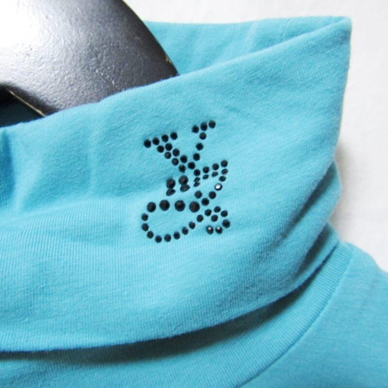 未使用 YUKI HASHIMOTO ユウキハシモト RHINE STONE LOGO TURTLE NECK 222-01-0601 長袖Tシャツ ブルー S タグ付き 27104915 ...