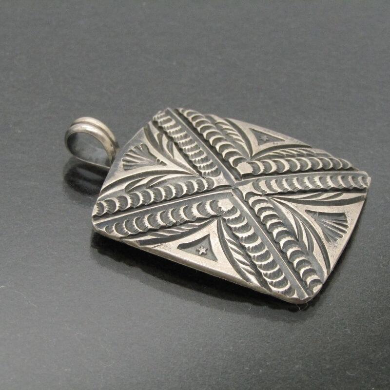 美品 Gary Reeves ナバホ族 ペンダント スタンプワーク ゲーリーリーブス ネックレストップ メンズ レディース 28007874 ...