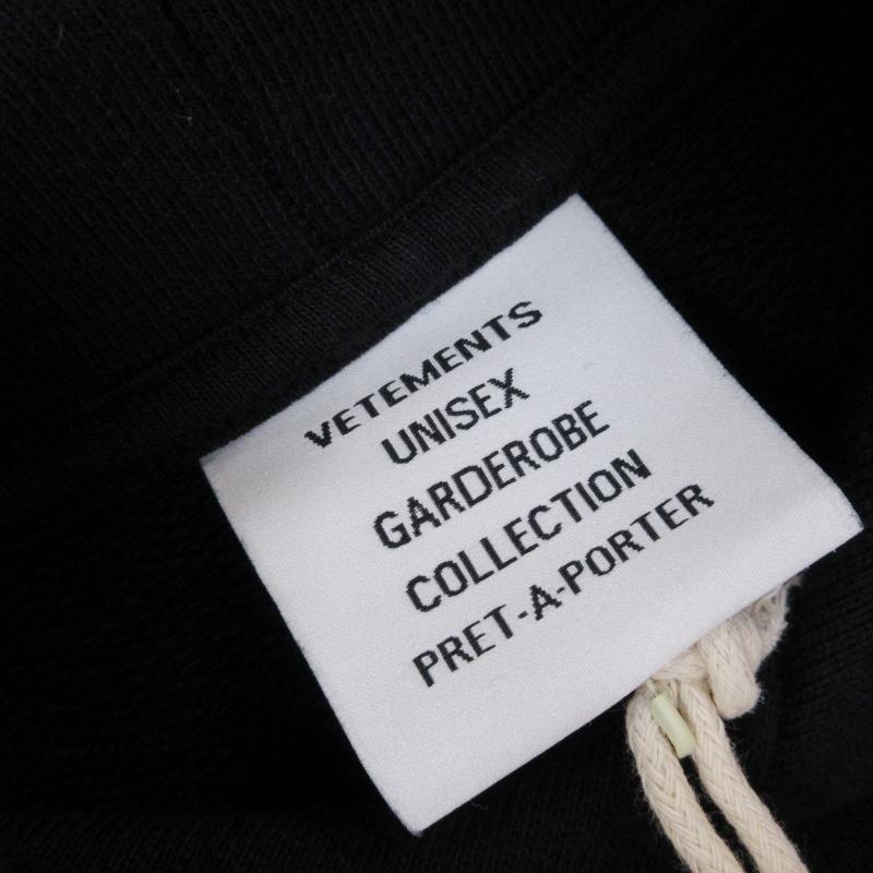 美品 VETEMENTS ヴェトモン プルオーバーパーカー 23AW UE54HD500B PARIS LOGO HOODIE ブラック 黒 ...