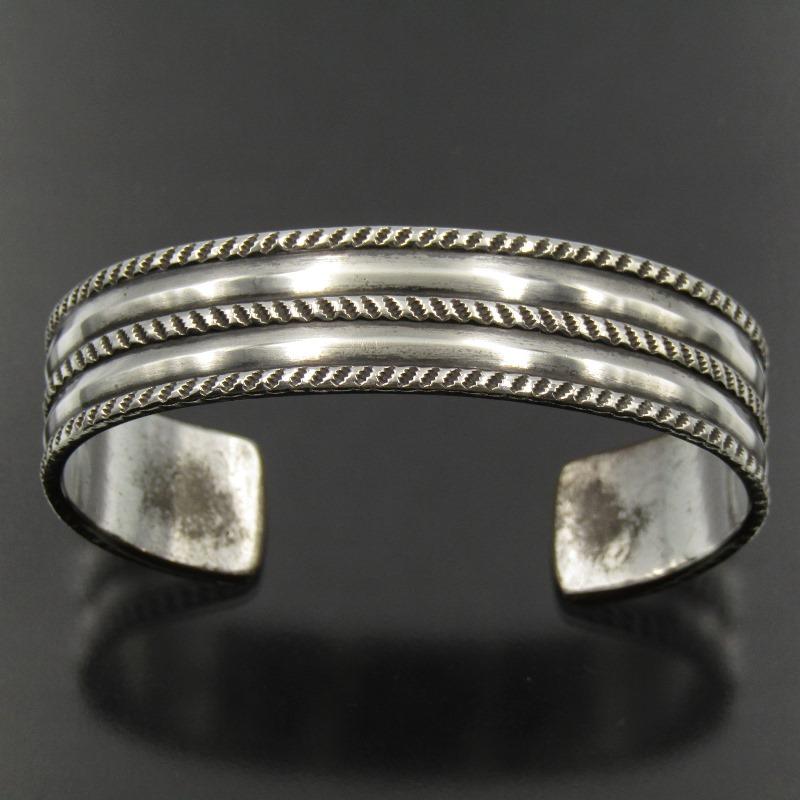 Perry Shorty ナバホ族 バングル チゼル 16mm コインシルバー ペリーショーティー ブレスレット ナバホ 80006679 : ...