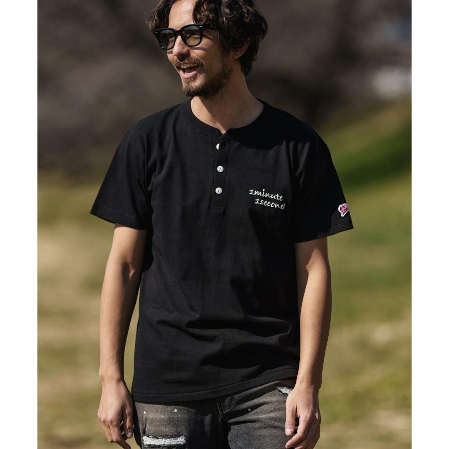 1minute 1second（ワンミニットワンセカンド） 【30%OFF】cursive print henley neck cut ...