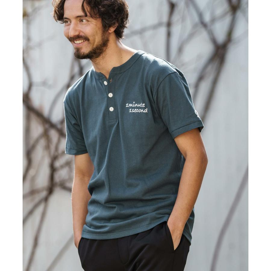 1minute 1second（ワンミニットワンセカンド） 【30%OFF】cursive print henley neck cut ...
