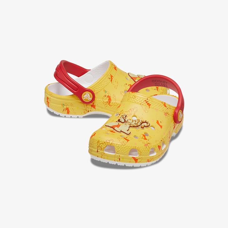 crocs（クロックス） サンダル メンズ 《Ks》 Classic Disney Winnie the Pooh Clog T クラシック ...
