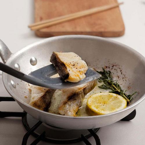 マーナ トライアングリップ シリコーンターナー ブラック K537BK : 4976404253792 : cocoatta - 通販 - Yahoo!ショッピング