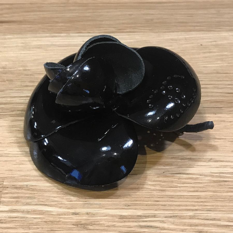 CHANEL（シャネル） 【美品】シャネル カメリア コサージュ ブローチ パンチングココ エナメル ブラック 花 黒 09550 ...