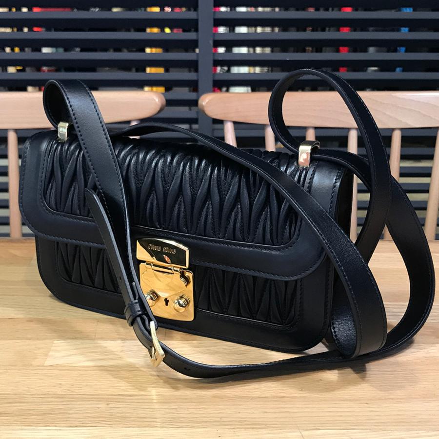 miu miu（ミュウミュウ） 【超美品】ミュウミュウ マテラッセ ショルダーバッグ レザー ブラック ゴールド金具 5BD229 黒 13465 : Coeuriche ヤフーショッピング店 ...