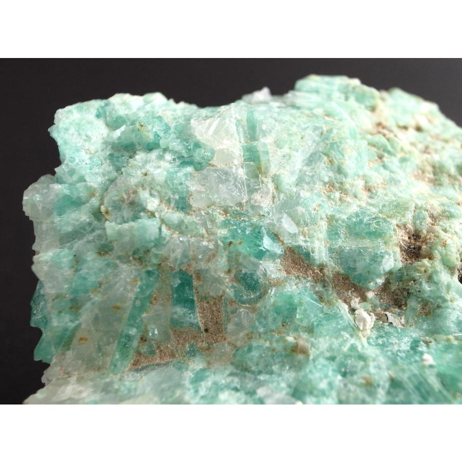 激レア エメラルド 結晶原石 母岩付き 最大幅82mm 重さ147g 四大宝石の1つ 『叡智』と『愛』の象徴 5月の誕生石 一点もの ブラジル産 : パワーストーン 天然石 ComRose ...