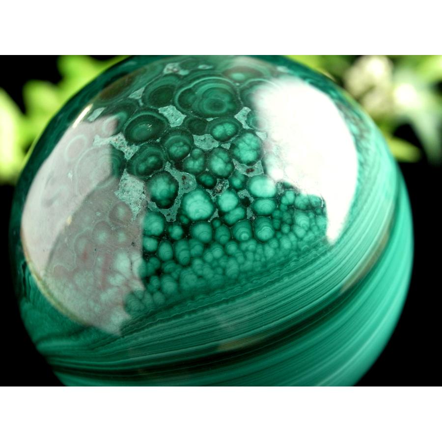 フラワー有り マラカイト丸玉 台座付 直径 約50mm 重さ 約242g 美麗繊細模様 濃厚グリーン 魔除け 肉体と精神を癒す石 一点物 コンゴ産 : パワーストーン 天然石 ComRose ...