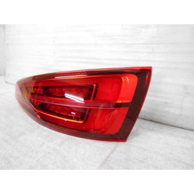 アウディ Q3 ABA-8UCZD 右テールランプ 8U0 945 094N 316942 : クラウン2号店 - 通販 - Yahoo!ショッピング