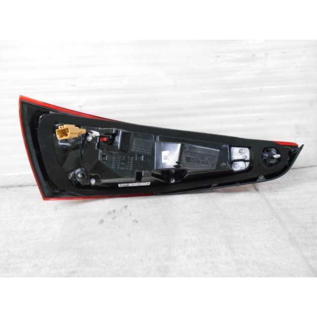 アウディ Q3 ABA-8UCZD 右テールランプ 8U0 945 094N 316942 : クラウン2号店 - 通販 - Yahoo!ショッピング