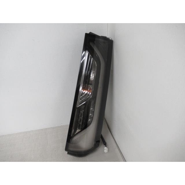 ステップワゴン 6AA-RP5 右テールランプ 33500-TAD-J51 341735 : クラウン2号店 - 通販 - Yahoo!ショッピング