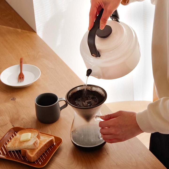 野田琺瑯 ホーロー ケトル アムケトル AM-20K やかん ih対応 おしゃれ 琺瑯 直火 2L 日本製 かわいい 2リットル ガスコンロ レトロ クッチーナ : キッチン雑貨&インテリア ...