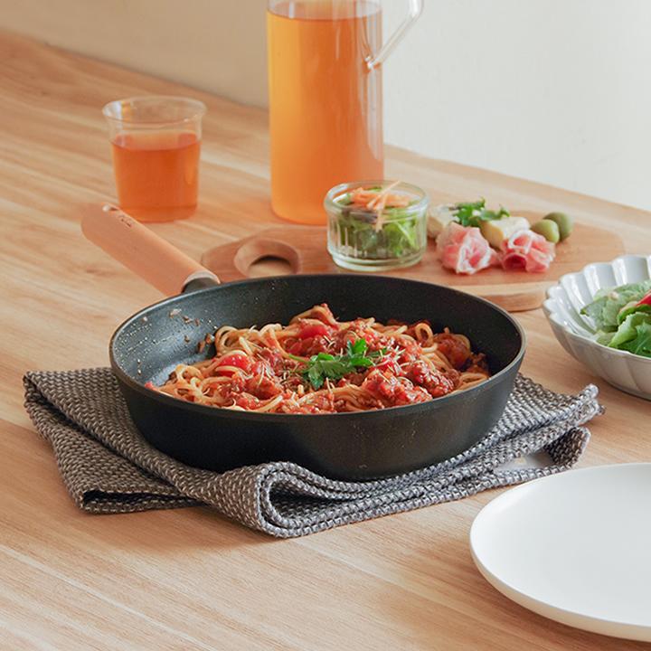 IH 24cm フライパン チタン＆ダイヤモンドコーティング 24cm フライパン KKN-TD24F TI:DA ティーダ 浅い 可愛い 安全 一人用 軽い 調理器具 アピデ クッチーナ ...