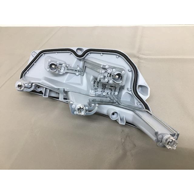 AUDI 純正 テール ライト バルブ ホルダー 左側 AUDI TT 純正番号：8J0945257A :8J0945257A:輸入車部品専門 ...