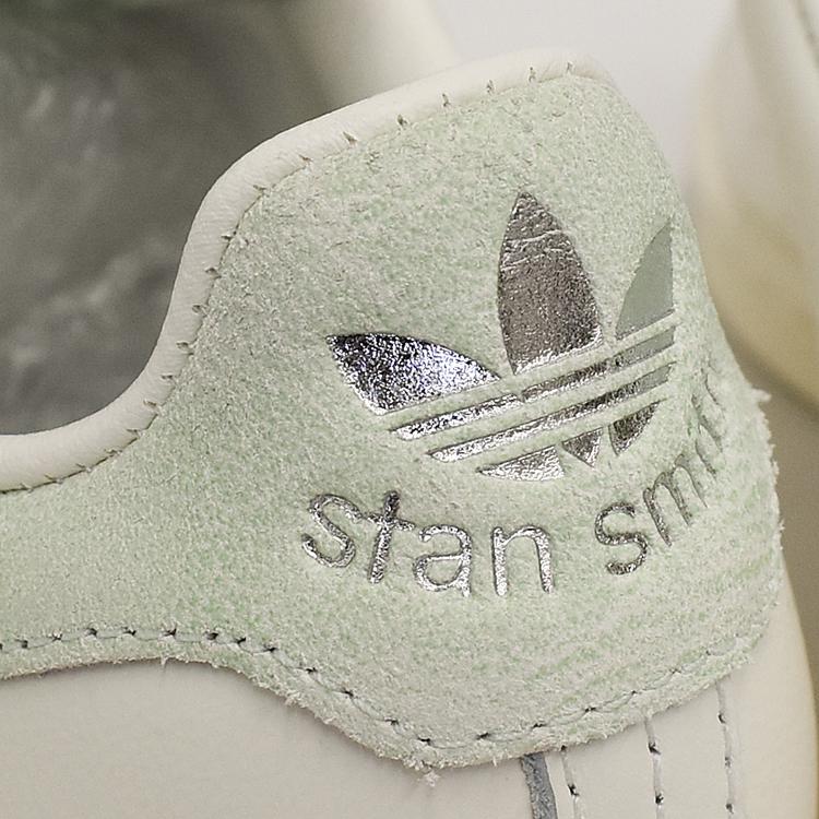 アディダス スタンスミス W レディース スニーカー コアホワイト/リネングリーン/シルバーメタリック adidas STAN SMITH W ...
