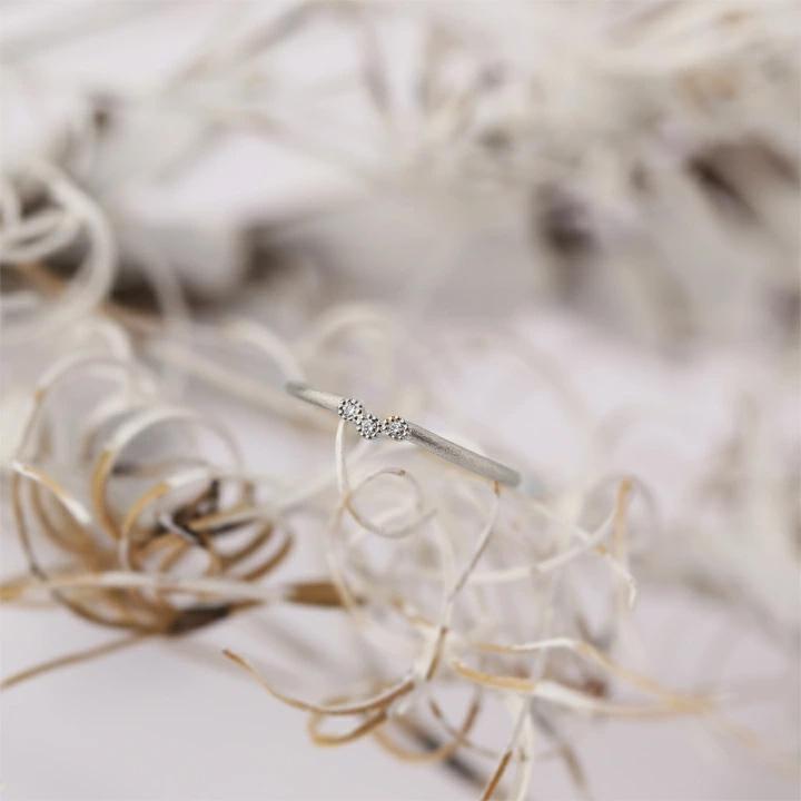 DEVAS 【土日限定1500円OFFクーポン有】 プラチナリング 指輪 プラチナ リング 3石 ダイヤモンド pt950 pt 指輪 レディース プラチナ指輪 シンプル 本物 地金 ...