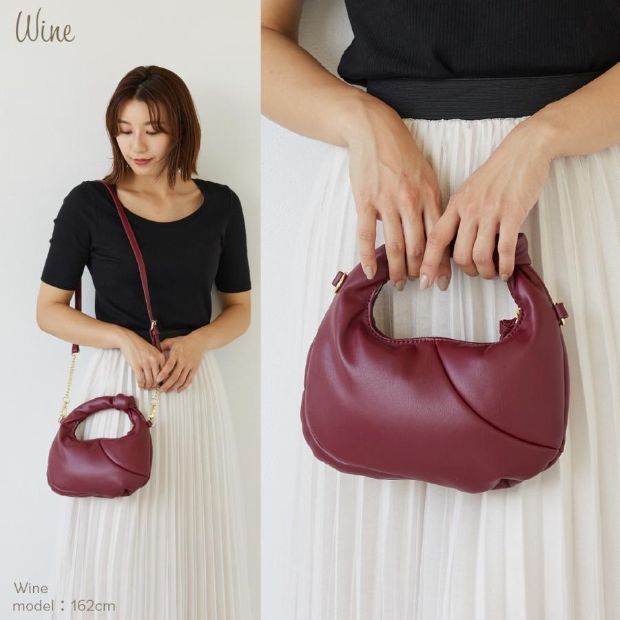 【単行本が入るサイズ感】キルティング ハーフムーンシェイプ チェーンショルダー ハンドバッグ レディース 肩がけ 軽い きれい目 小さめ : MONOPIA - 通販 - Yahoo!ショッピング