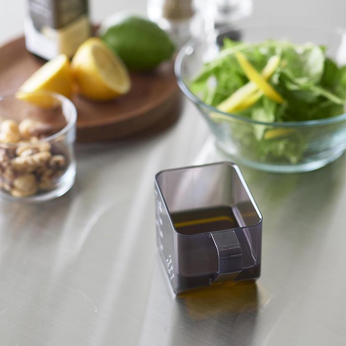 tower 山崎実業 公式 タワー 大さじも量れる計量カップ メジャーカップ 2way 目盛り 1カップ 大さじ3 電子レンジ 食洗機対応 10143 10144 : ヤマソロ Yahoo!店 ...