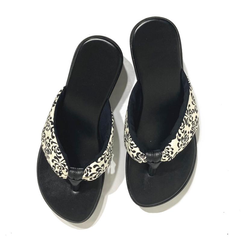 下駄風 和柄サンダル No.8059 日本製 ポリちりめんブラック・白 :2507330084:ミネルヴァ Yahoo!店 - 通販 - Yahoo!ショッピング