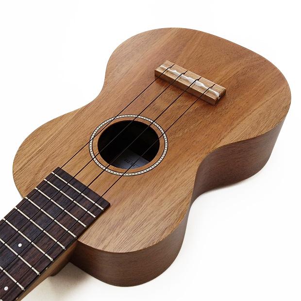 Famous FS-210 ソプラノウクレレ ホンジュラスマホガニー単板 チューナー付 フェイマス(14fジョイント)(ハイブリッドシリーズ ...