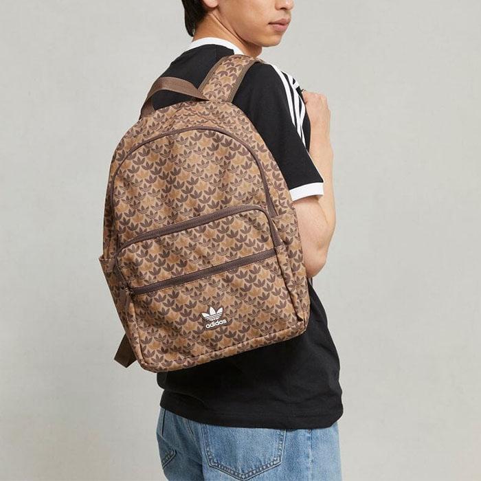 adidas アディダス モノグラム バック バッグ 20.5リットル ブラウン iu0010 : HONEY - 通販 - Yahoo!ショッピング