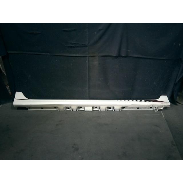 アクア DAA-NHP10 右サイドステップ G GS P510-01A 76901-52190-A0 082 白パール : くるま生活応援隊 ...