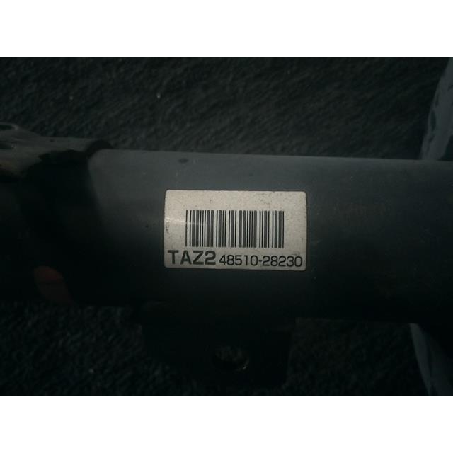 ヴォクシー DBA-AZR60G 右Fストラット K111-03A 48510-80180 : くるま生活応援隊エコパーツ - 通販 - Yahoo!ショッピング