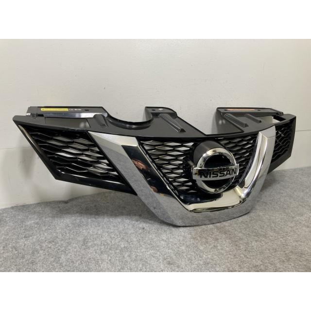 エクストレイル/X-TRAIL T32/NT32/HT32/HNT32 純正 前期 フロント グリル/ラジエーターグリル カメラ穴付 ...