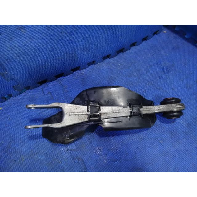 ポルシェ ボクスター 986 フロント ロアアーム 左右共通 カバー(右用) 品番 99634114303 【0095】 : 輸入車専門中古 ...