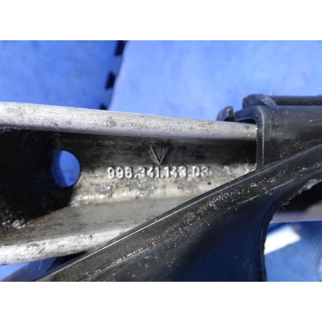 ポルシェ ボクスター 986 フロント ロアアーム 左右共通 カバー(右用) 品番 99634114303 【0095】 : 輸入車専門中古 ...