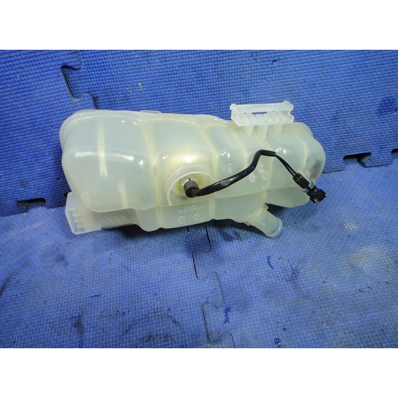 Volvo ボルボ V40 MB4164T 等 ラジエター サブタンク 品番 31338763 [2110] : 輸入車専門中古パーツの ...