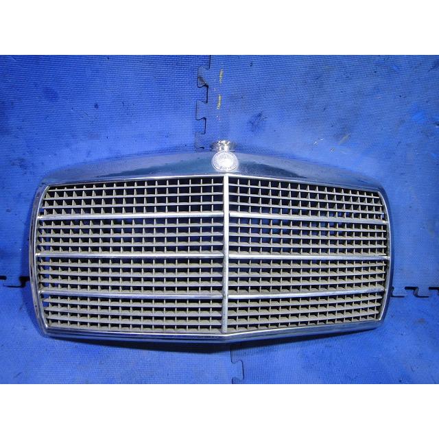 メルセデス ベンツ W114 250 等 純正 フロント グリル [2285] : 輸入車専門中古パーツのエレメント - 通販 - Yahoo!ショッピング