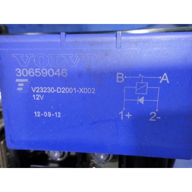 Volvo ボルボ V40 MB4164T 等 ヒューズボックス リレー 品番 30659046 [2296] : 輸入車専門中古パーツの ...