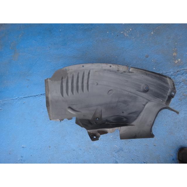 メルセデス ベンツ W204 C200 等 左 フロント フェンダー ライナー 品番 2046981330 2046900130 [3373 ...