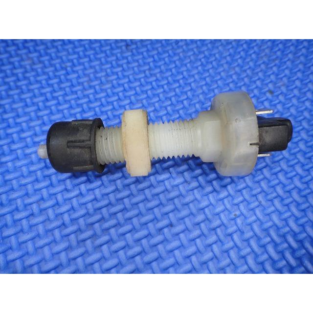 フィアット パンダ 141 等 ストップランプ ブレーキ スイッチ センサー [3942] : 輸入車専門中古パーツのエレメント - 通販 - Yahoo!ショッピング