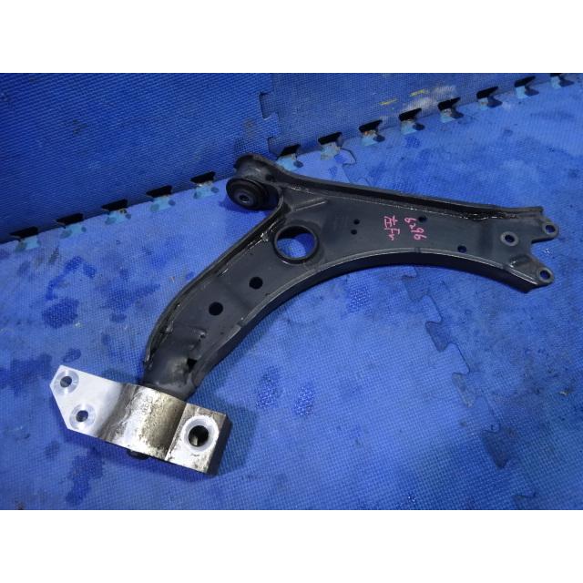 VW ゴルフ ヴァリアント 1KC 等 左 フロント ロアアーム 1K0407189 1K0199231 走 44,600Km [6296 ...