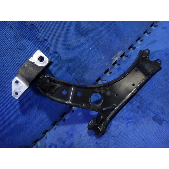 VW ゴルフ ヴァリアント 1KC 等 左 フロント ロアアーム 1K0407189 1K0199231 走 44,600Km [6296 ...