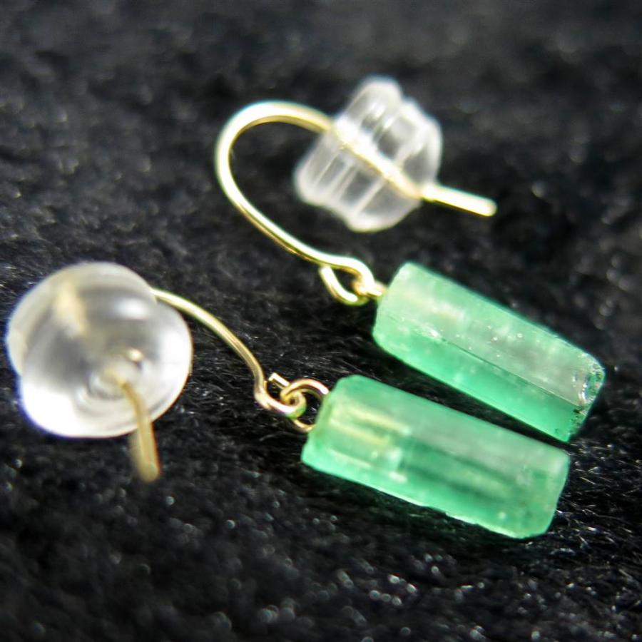 エメラルド 原石 ピアス K18YG 0.72g 【榎本通商12644】 : 榎本通商 - 通販 - Yahoo!ショッピング