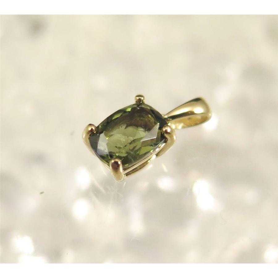 モルダバイト 7X5mmクッションカット ペンダントトップ K18YG 0.89g 【榎本通商24759】 : 榎本通商 - 通販 - Yahoo!ショッピング
