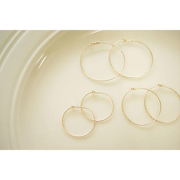 アメリカ製 スカルプチャーワイヤー フープピアス ツイスト 14KGF 【25mm】 3サイズ 20mm 25mm 30mm k14 ゴールドフィルド シンプル 小さい 華奢 おしゃれ ...