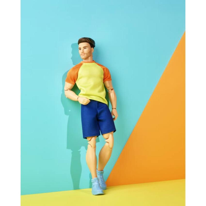 バービー ルック ケン シェイプアップ ブルネットヘア ポーザブル シグネチャー ドール Barbie Looks Ken Buff Body ...