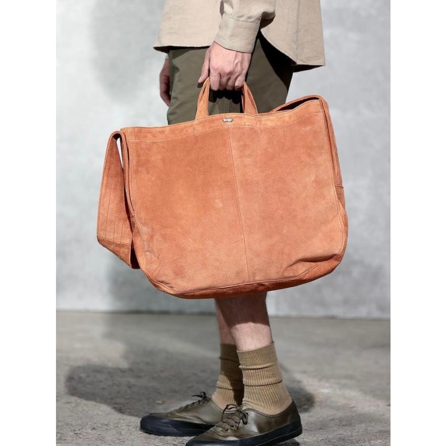 PEANUTS＆CO 限定 Peanuts&Co ACVM コラボ PIG SUEDE NEWS PAPER BAG ライトブラウン ...