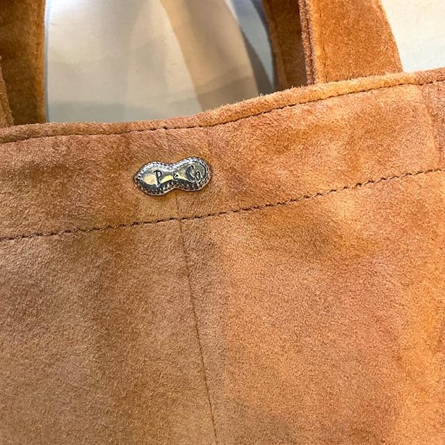 PEANUTS＆CO 限定 Peanuts&Co ACVM コラボ PIG SUEDE NEWS PAPER BAG ライトブラウン ...