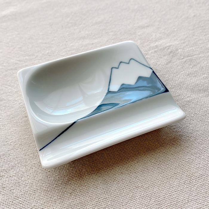 【波佐見焼】aiyu（アイユー）重宝皿 富士山 青 箸置き＆醤油・薬味皿 【メール便選択可能】カトラリーレスト はしおき 箸おき : Flow Yahoo!店 - 通販 - Yahoo!ショッピング