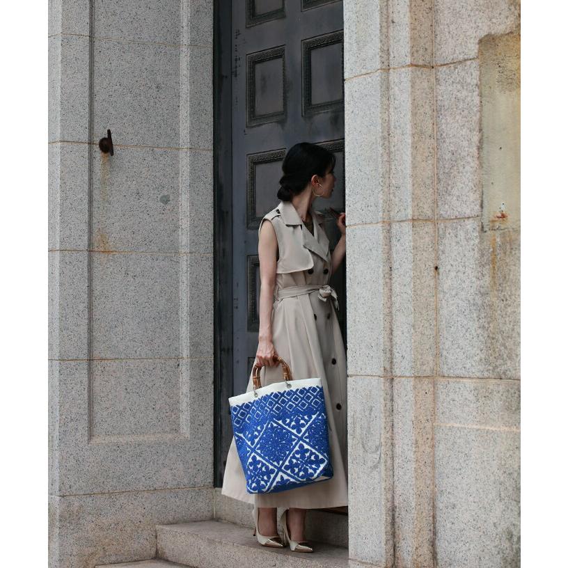 再入荷9月9日 ヨーロッパの風感じるタイル柄 バンブートートバッグ cawaii fbr00049 総柄 ホワイト ブルー オシャレ 個性的 大人可愛い エレガント 上品 オールシーズン 春 夏 秋 冬 日常使い おでかけ レディース ファッション ミセス 30代 40代 50代 ヨーロッパの風感じるタイル柄 バンブートートバッグ : CAWAII - 通販