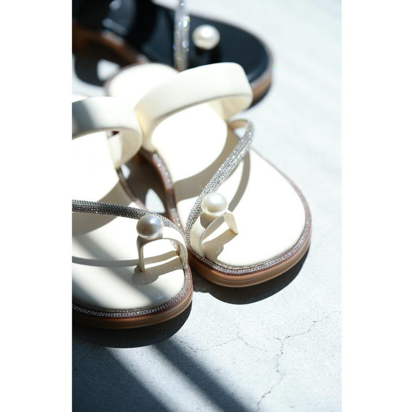 35から39対応 柔らかくて歩きやすいトゥリング風一粒パールサンダル