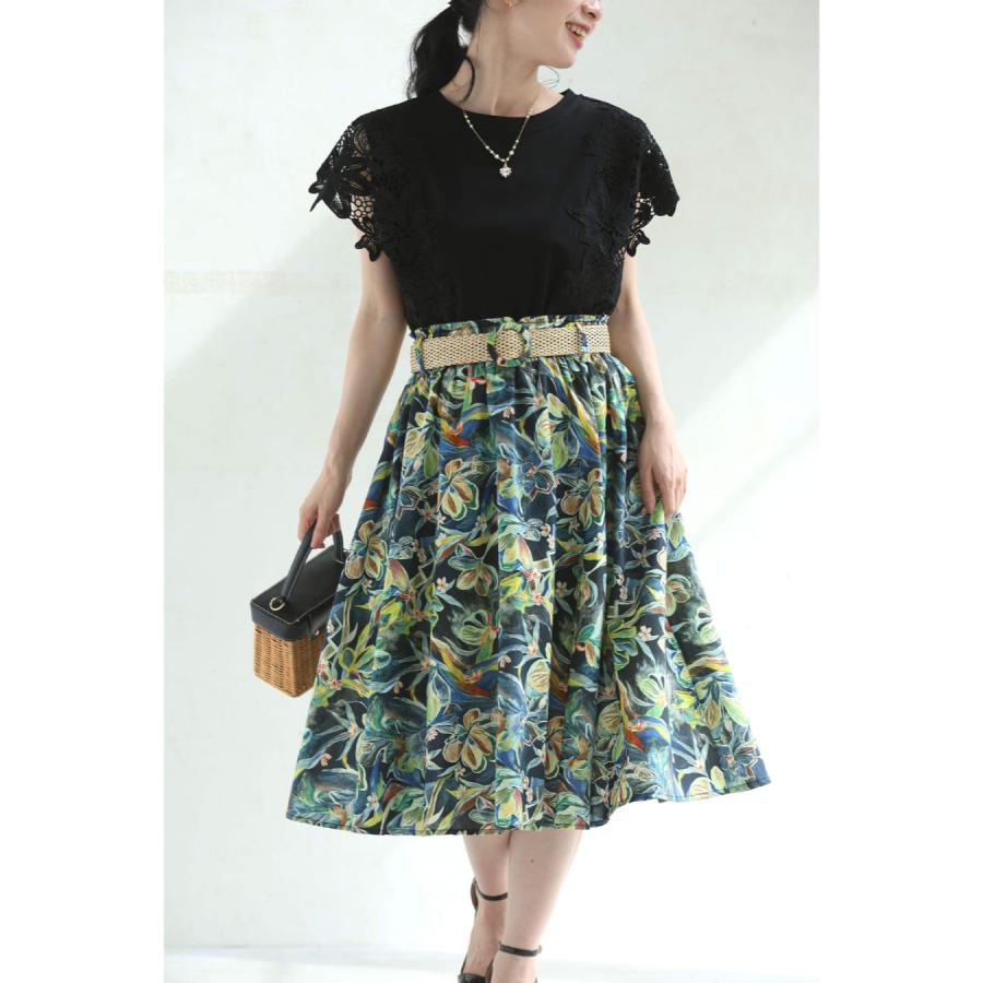 Sから3L対応 色彩豊かに描くボタニカル柄ミディアムスカート ベルト