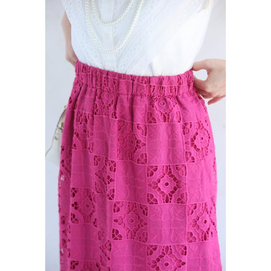 華やかピンクのブロックレースカットソーとロングスカート2点セット