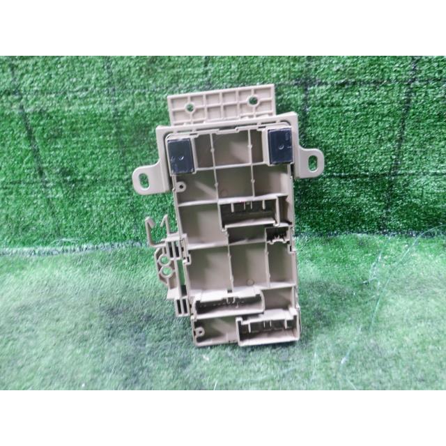 フォレスター DBA-SJ5 ヒューズボックス 2.0I-L 4WD 37J : マルフジ - 通販 - Yahoo!ショッピング