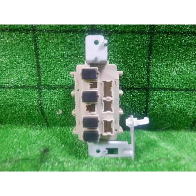 エクストレイル DBA-NT32 ヒューズボックス 20X 4WD 7人 EAN : マルフジ - 通販 - Yahoo!ショッピング